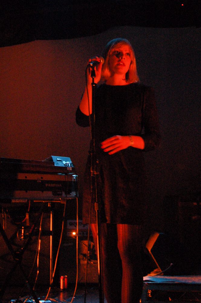 Photos: Anika Live at the Echoplex - mxdwn Music