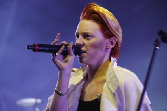 WATCH: La Roux Releases New Video for "Let Me Down Gently" - mxdwn Music