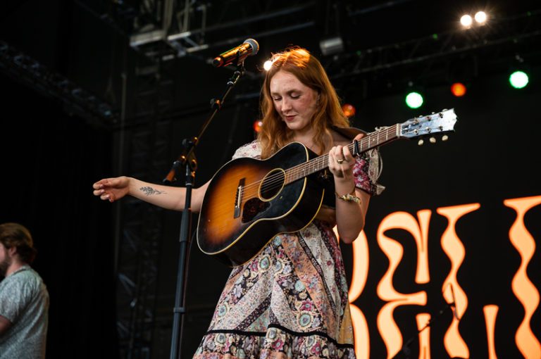 Bella White at Stagecoach 2023 - mxdwn Music
